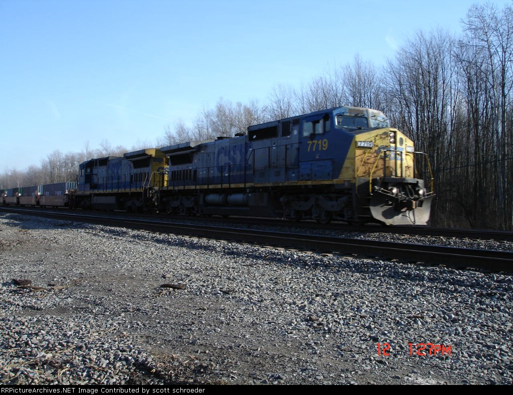 CSX 7719 & CSX 7557 head WB on the #1 Track